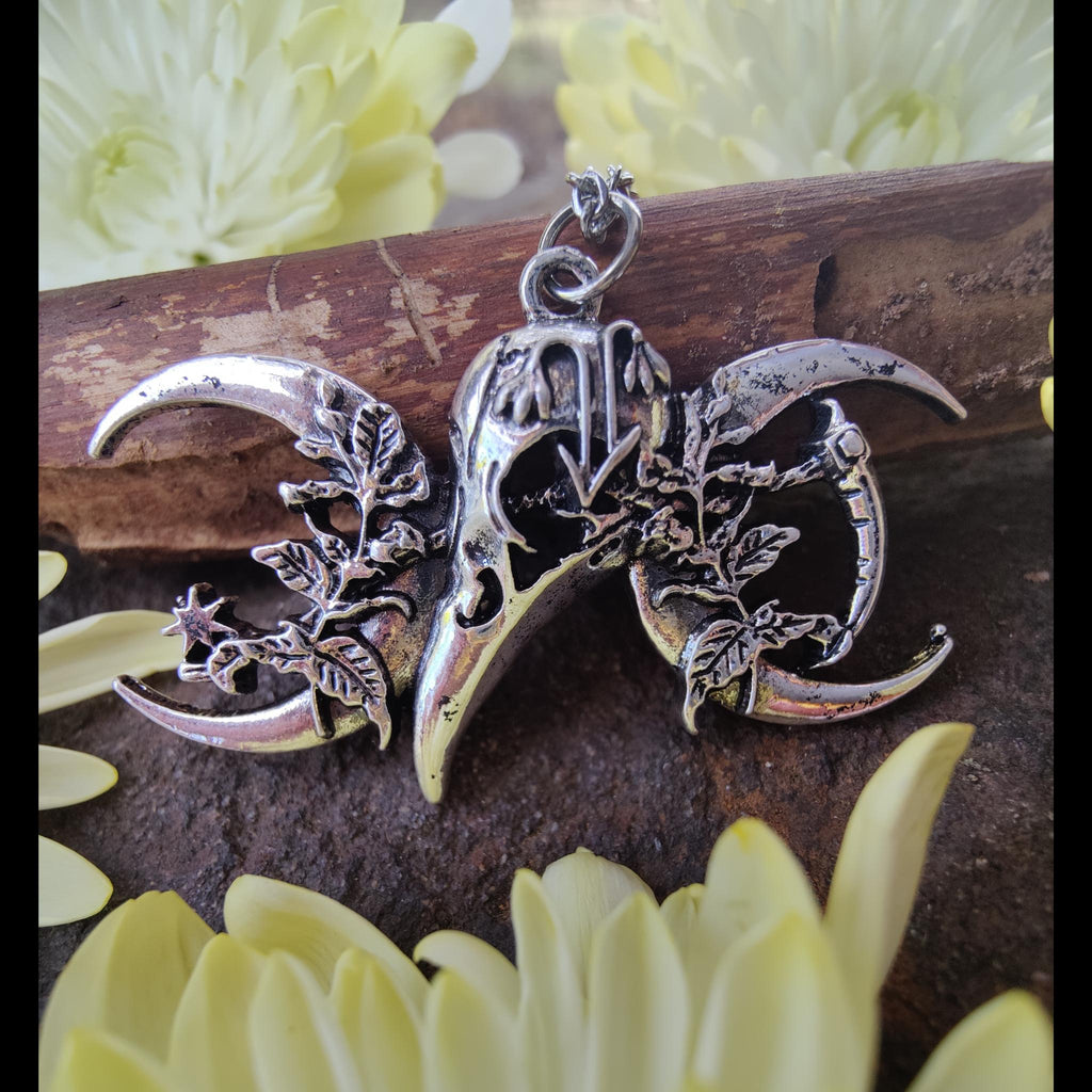 Midnight Raven Pendant – ImaginedByNell
